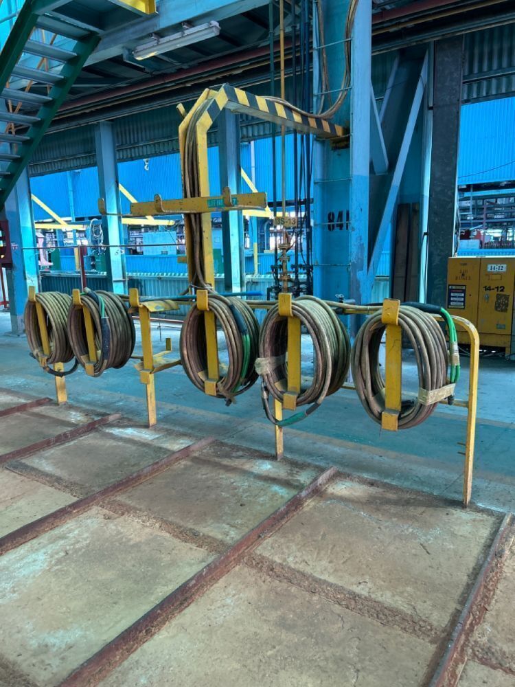 69x CO2 WELDING and Submerged Arc Welding Machines, Cable Hanger and ...