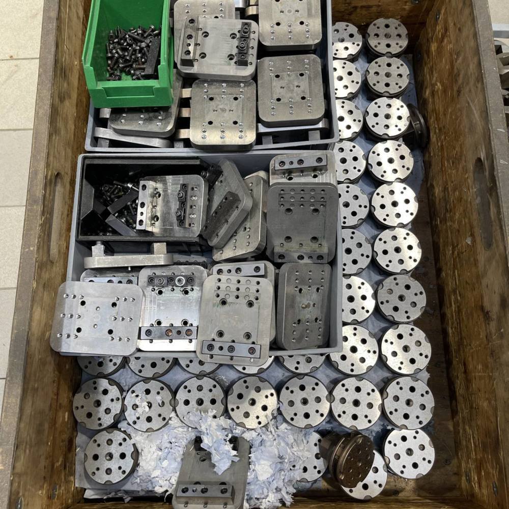 Erowa Pallet with tools/Pallette mit Werkzeugen | HUSKY KTW Tool- & Die ...