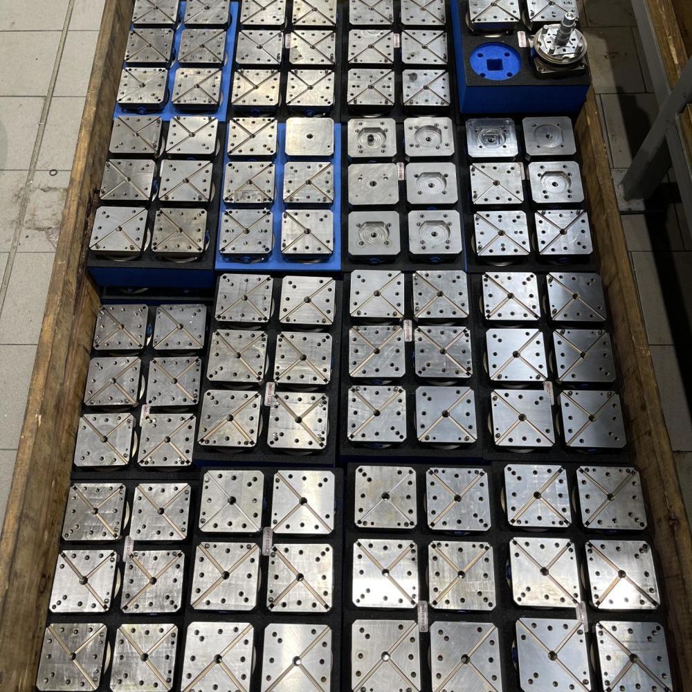 Erowa Pallet with tools/Pallette mit Werkzeugen | HUSKY KTW Tool- & Die ...