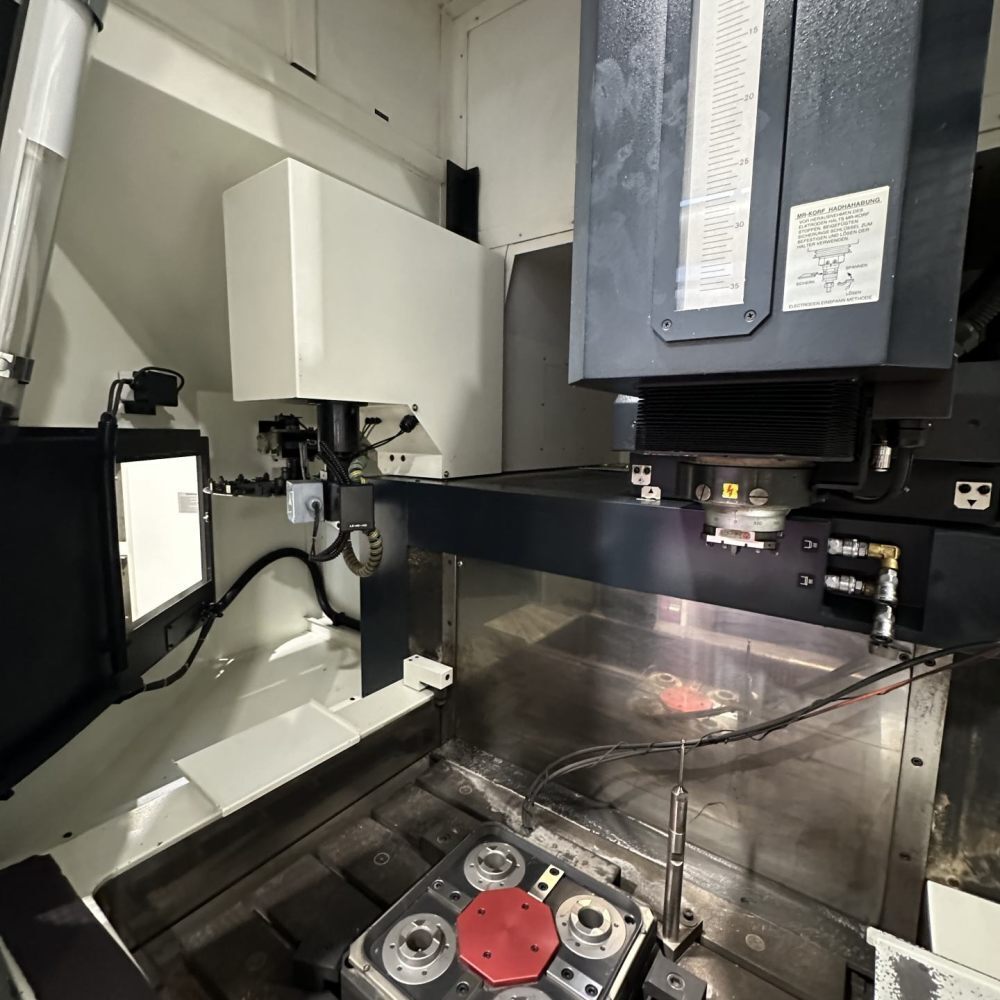 MAKINO EDNC 43 EDM Die Sinker/Erodiermaschine (Funken) (2002) | HUSKY ...
