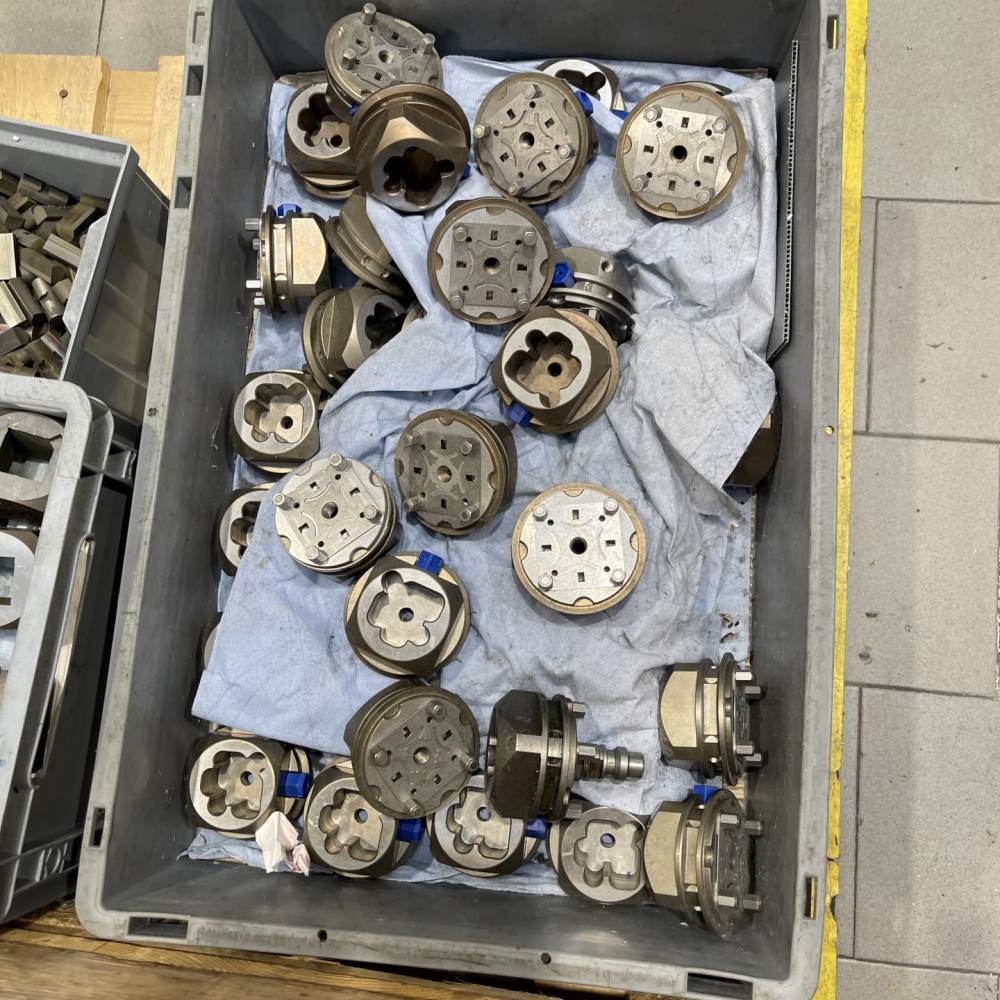 Erowa Pallet with tools/Pallette mit Werkzeugen