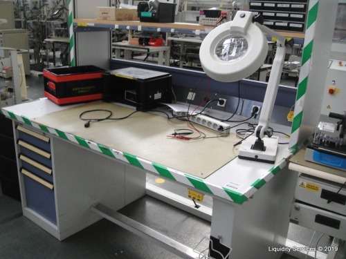 Test Bench with drawers and power sockets | Viapaq