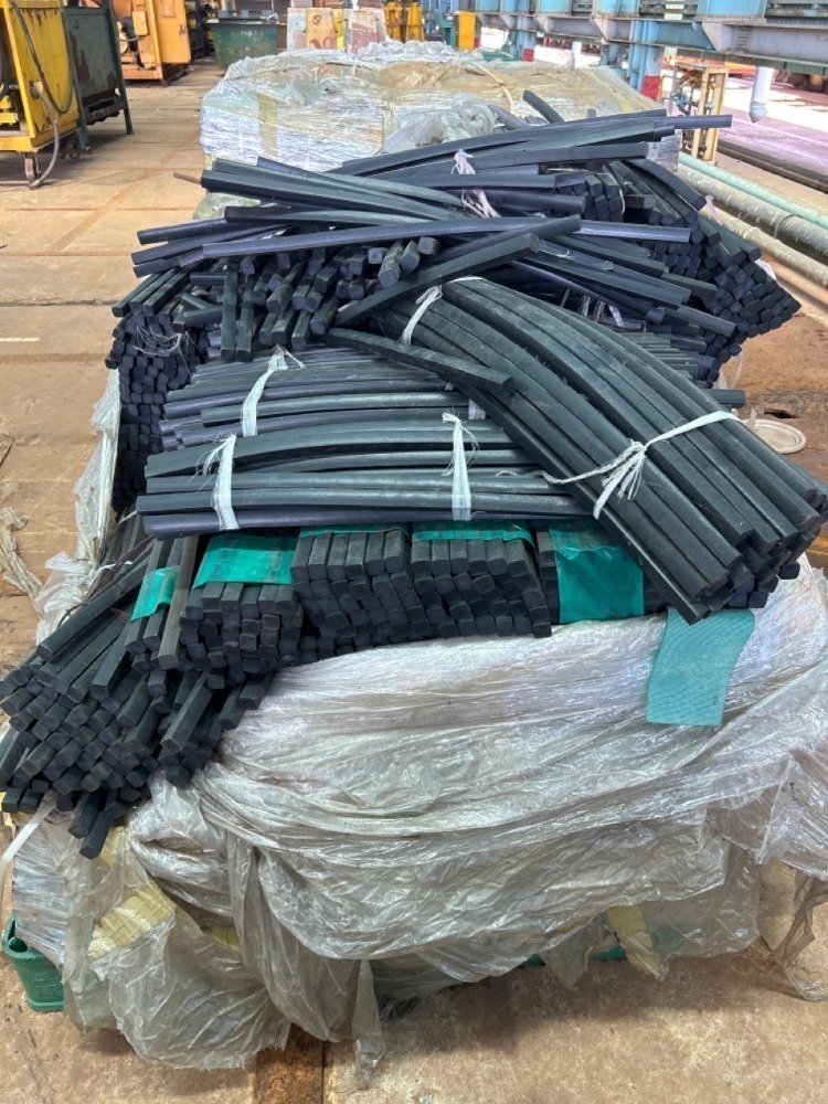 Plastic Pallets with Rubber Square Bars | Hanjin Philippines Shipyard ...