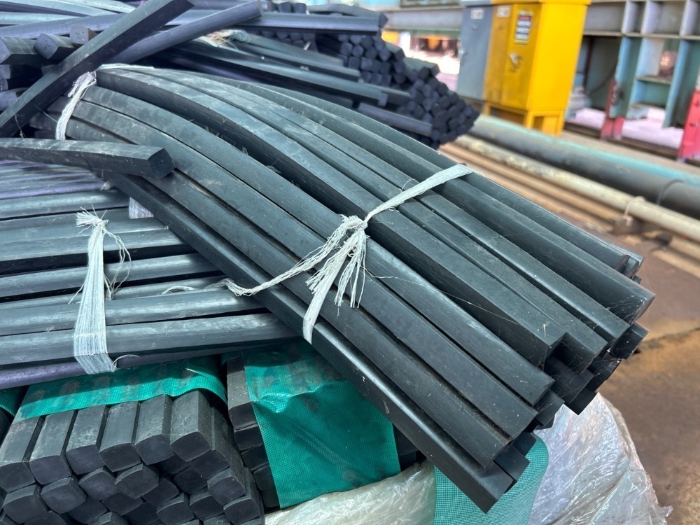 Plastic Pallets with Rubber Square Bars | Hanjin Philippines Shipyard ...