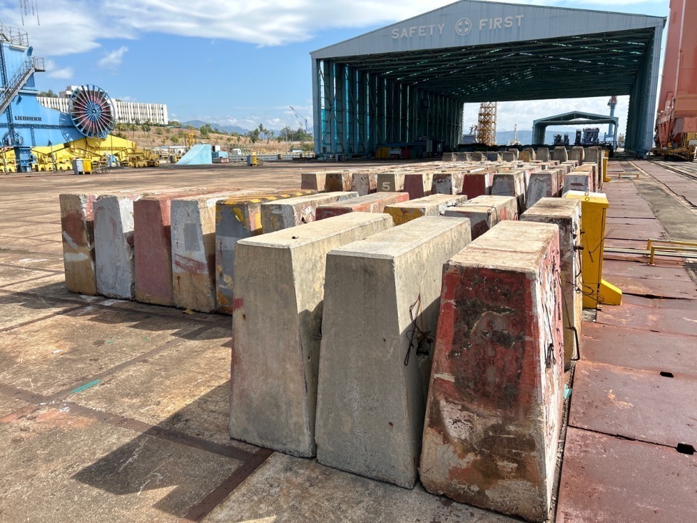 113x MOVABLE CONCRETE KEEL BLOCKS (FLAT&WEDGED) HHIC PHIL | Hanjin ...