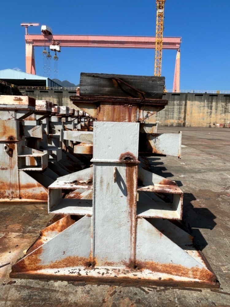 5,423x MOVABLE KEEL BLOCKS (CONCRETE, STEEL, WOOD, PLASTIC) | Hanjin ...