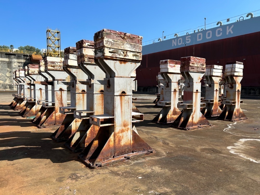 5,423x MOVABLE KEEL BLOCKS (CONCRETE, STEEL, WOOD, PLASTIC) | Hanjin ...