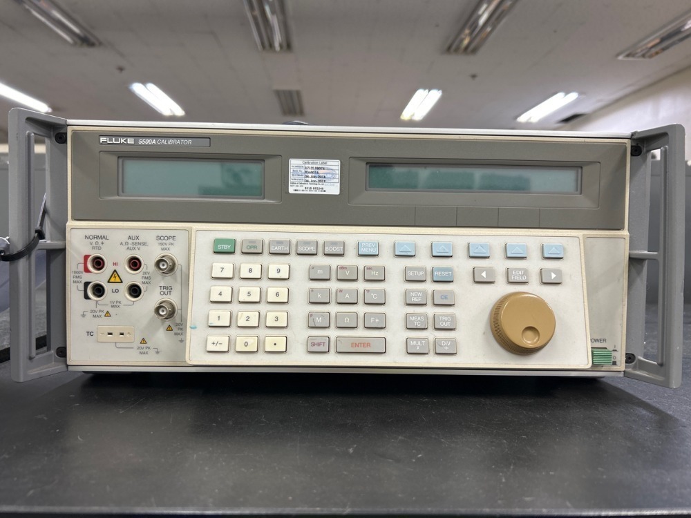 MULTI PRODUCT CALIBRATOR (FLUKE 5500A) FLUKE